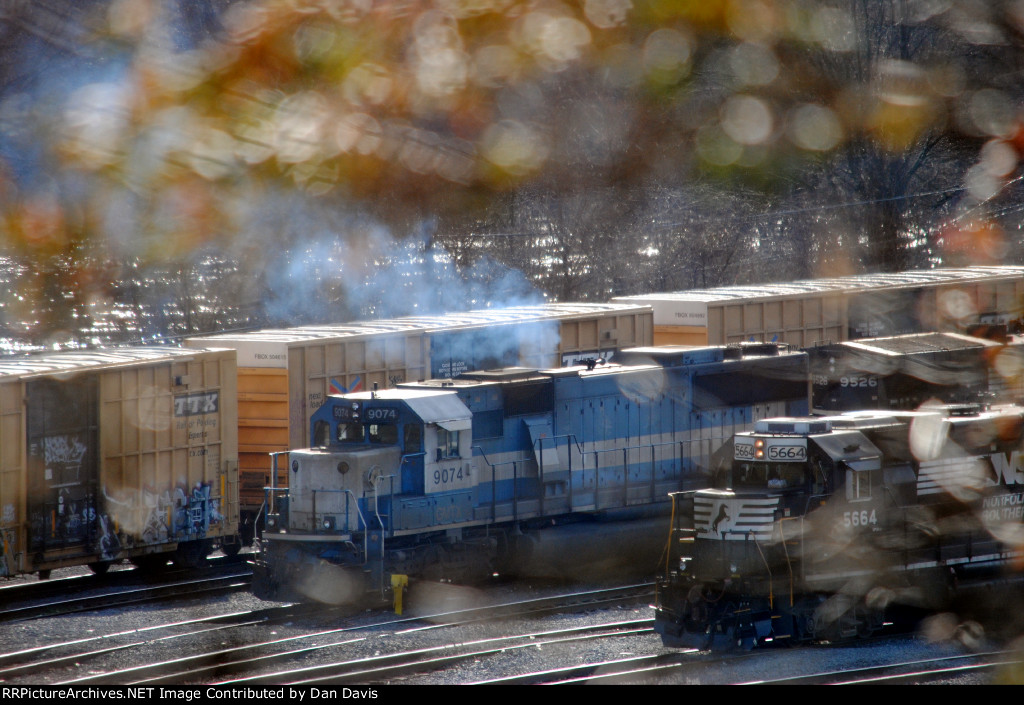 GMTX SD60 9074 in the yard